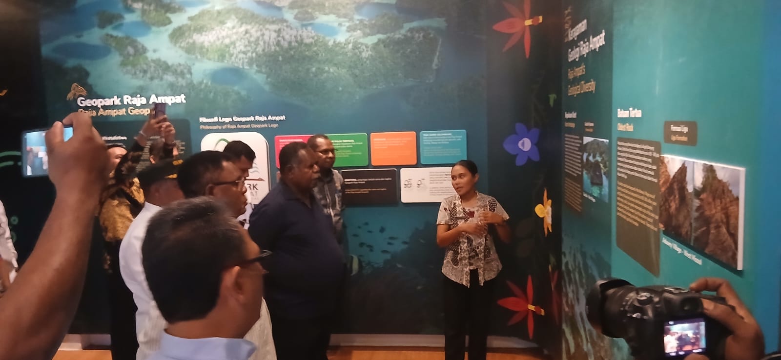 Gubernur PBD : Gedung PIG Geopark Raja Ampat Ini Kebanggaan Papua Barat ...